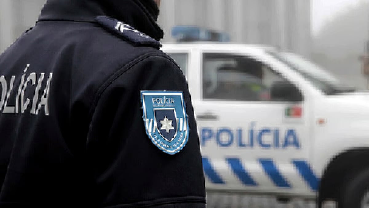 Grupo agride a ameaça com arma de fogo funcionários de restaurante em ...