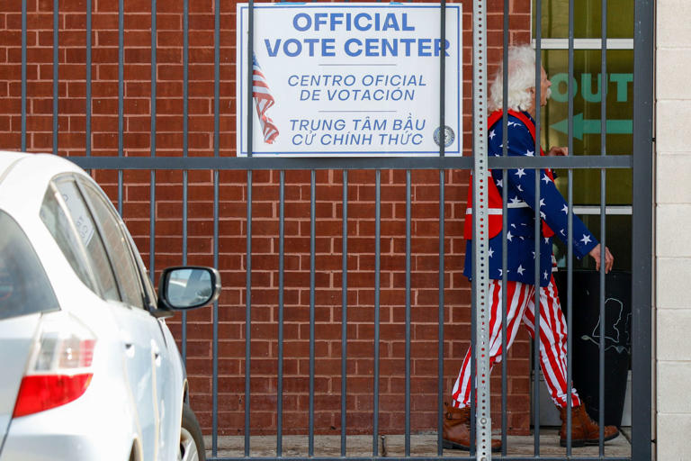 Early voting surges in Dallas County as Democrats dominate