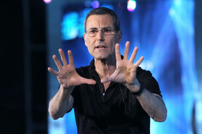 Uri Geller claims US Army flew him to 'huge' secret alien spaceship ...