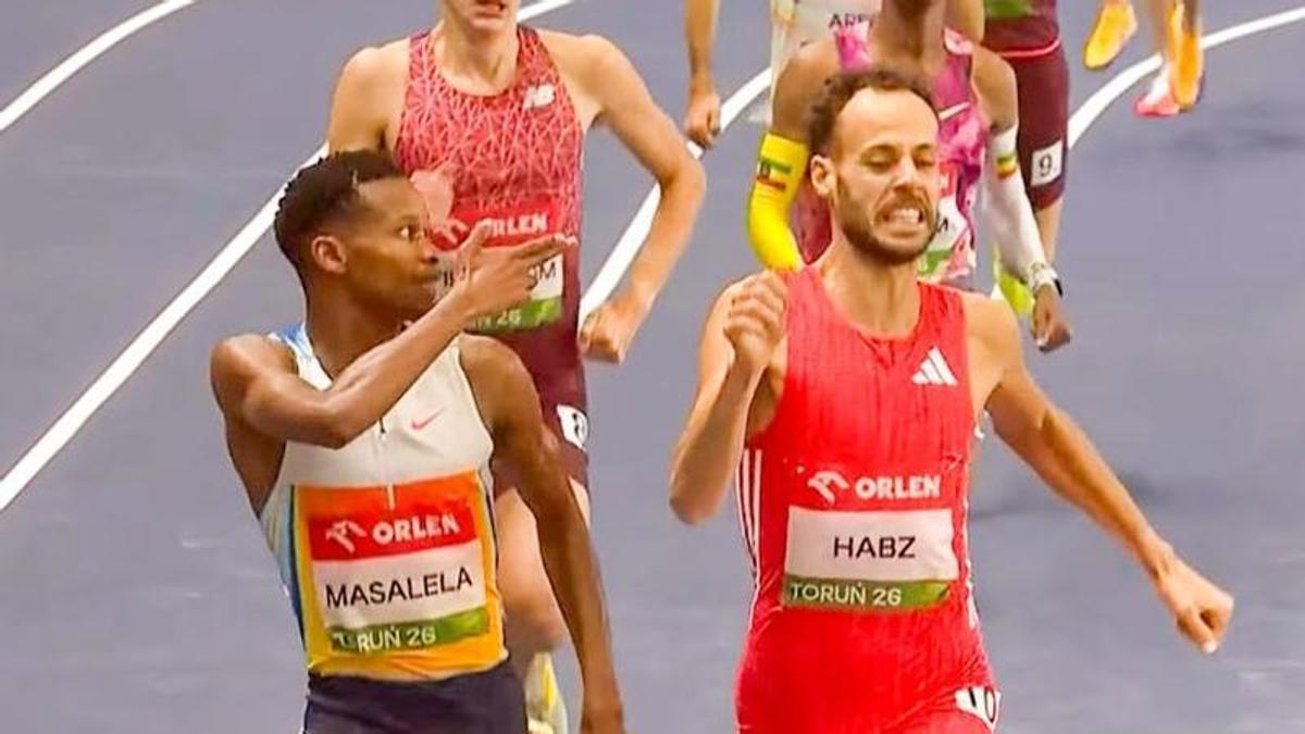 Un atleta descalificado tras simular un 'disparo' a su rival