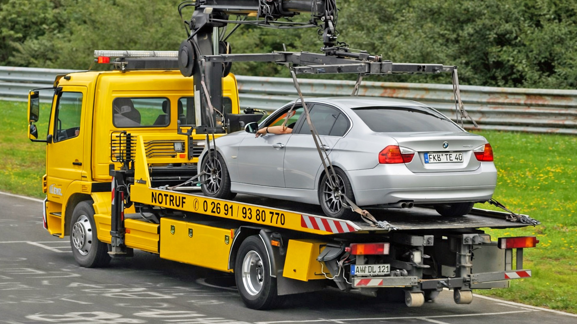 Tow truck called at Nürburgring Nordschleife