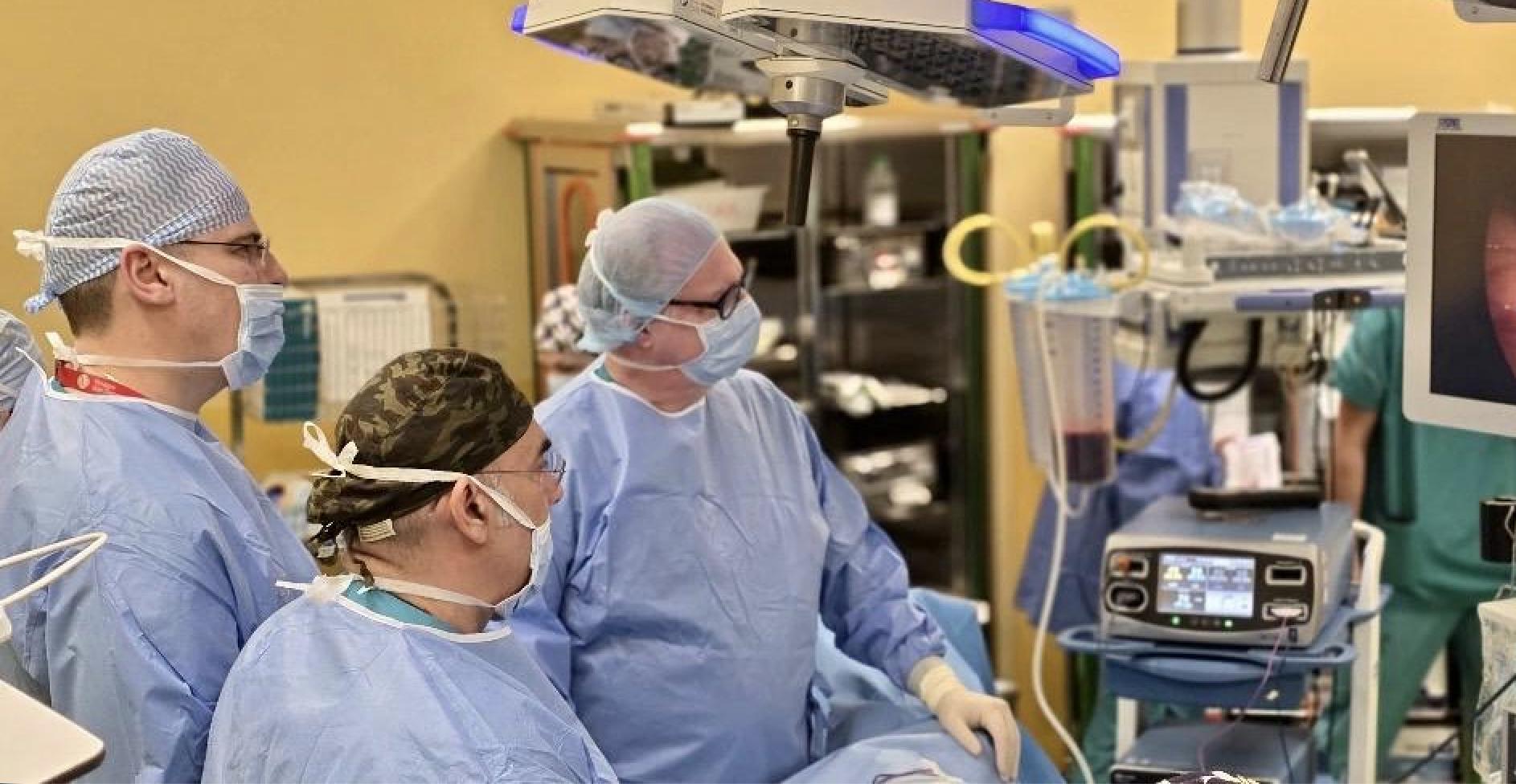 Svolta nella chirurgia del colon, a Bergamo le prime resezioni al mondo ...