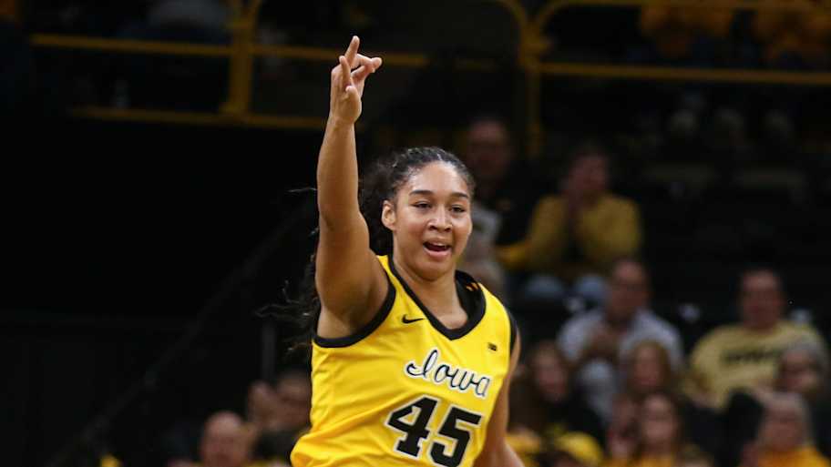 WBB rankings: Projected AP Top 25 after Iowa upsets Michigan