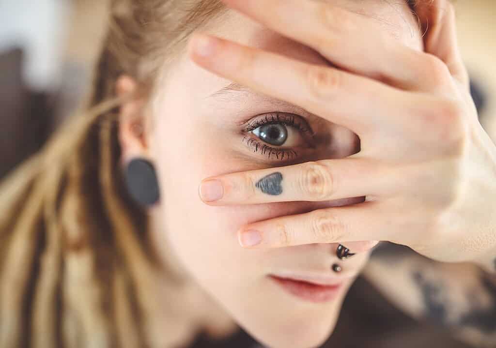 A woman started losing her sight because of a tattoo she got years ago ...