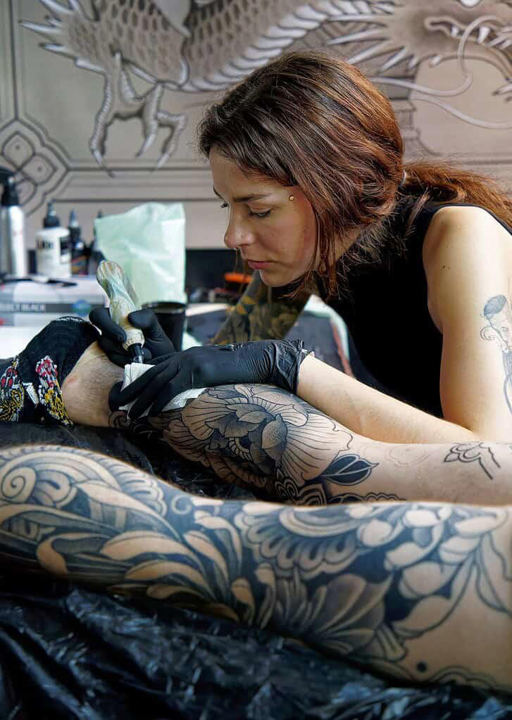 A woman started losing her sight because of a tattoo she got years ago ...