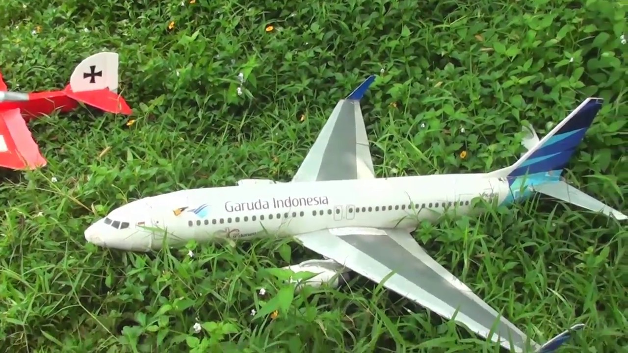 RC Boeing 737 crashes into a tree – what went wrong explained