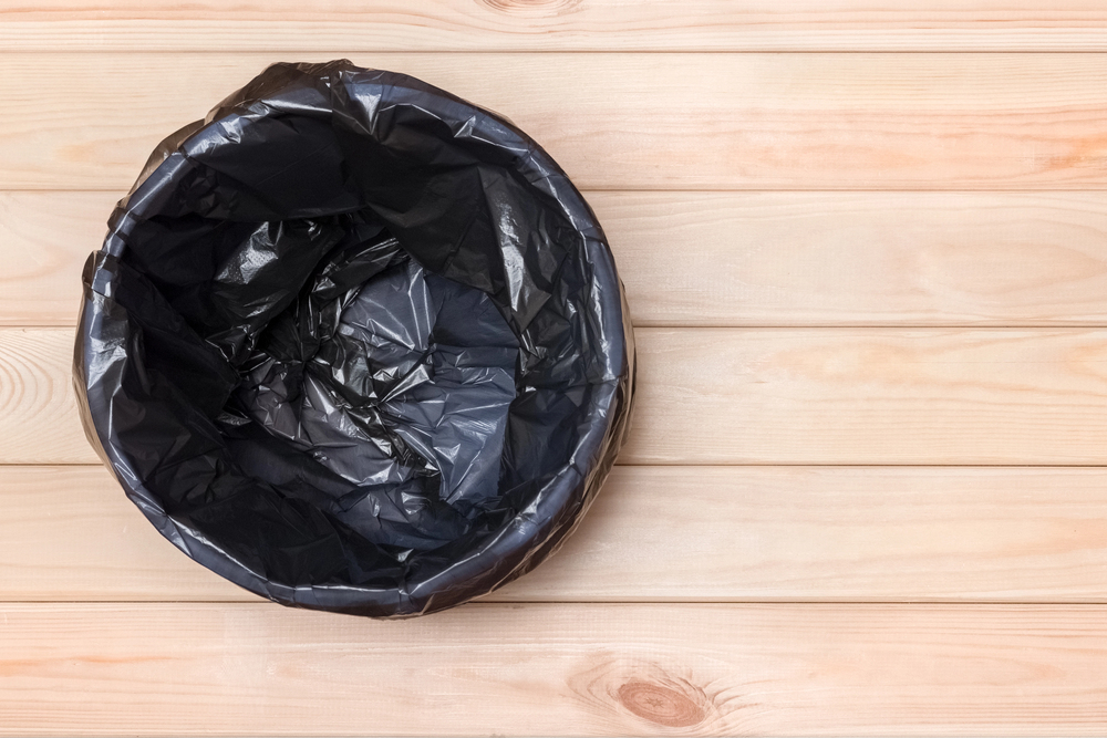 18 hacks to stop your trash cans from smelling