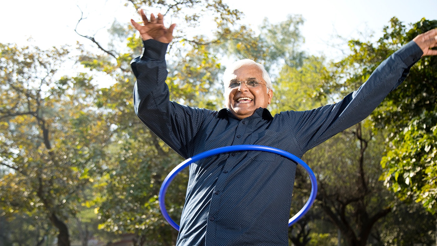 12 hula hoop benefits that make fitness fun and nostalgic