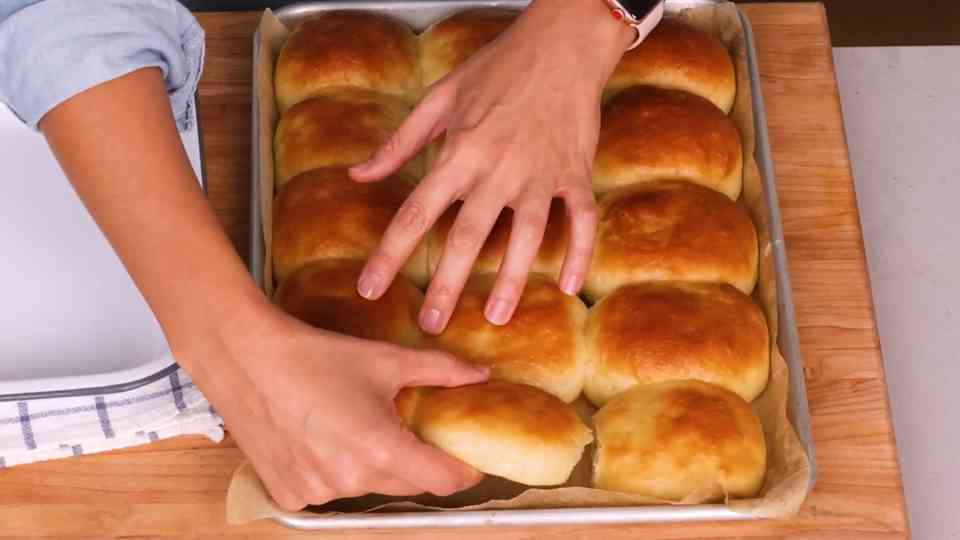 Soft and fluffy homemade dinner rolls
