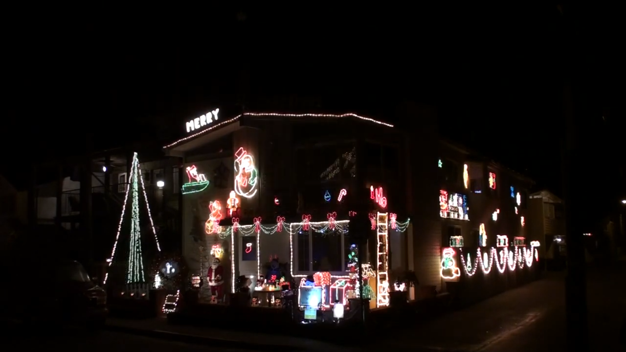 The holiday magic that makes Balboa Island the best-lit spot in Orange ...