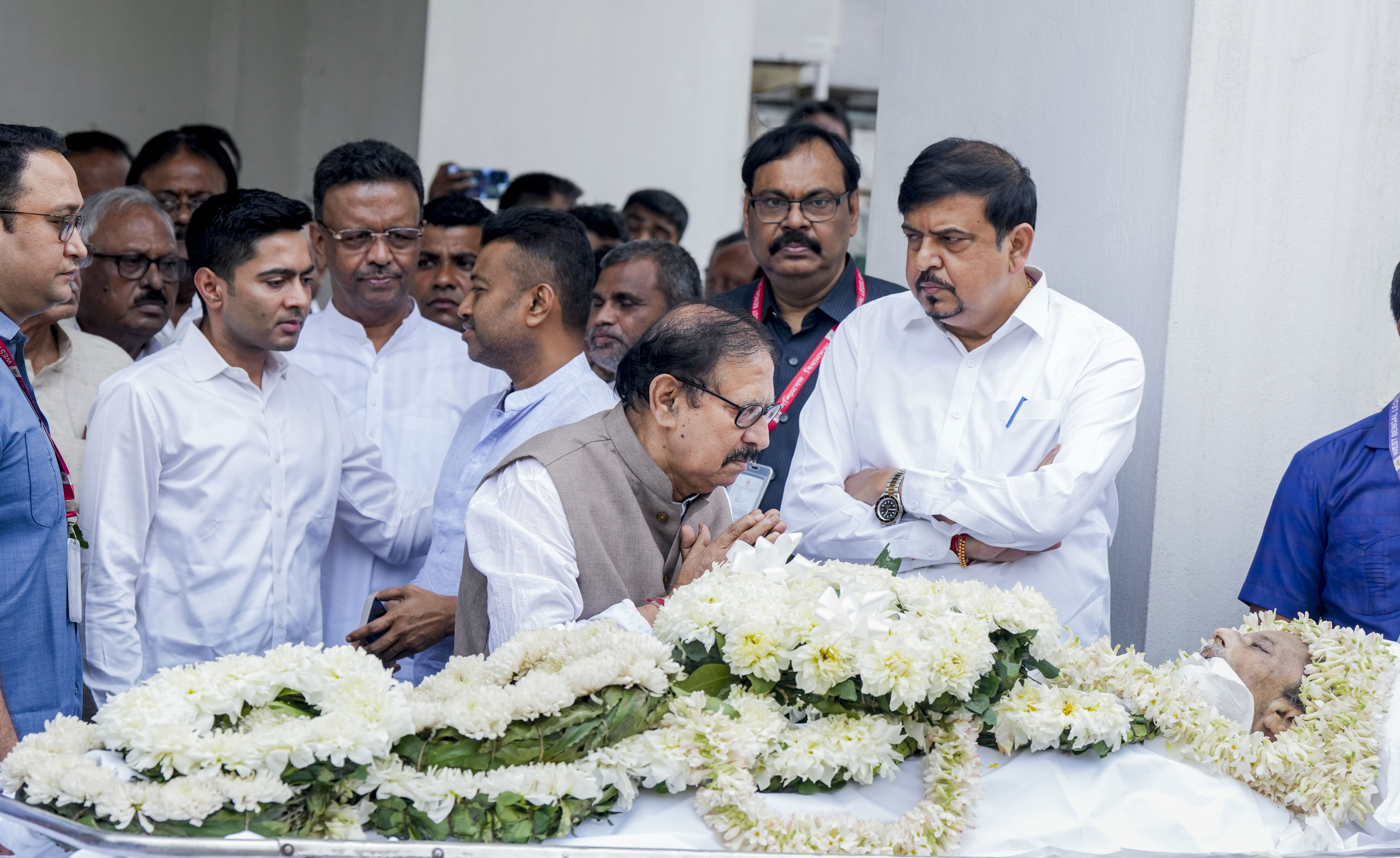 TMC, BJP pay tributes to Mukul Roy; Mamata, Suvendu mourn death of ...