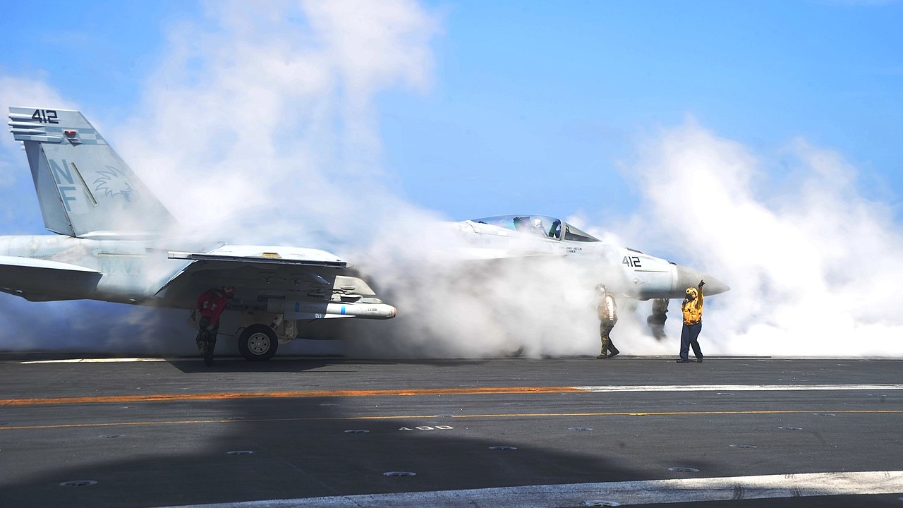 How do aircraft carrier flight decks actually work?