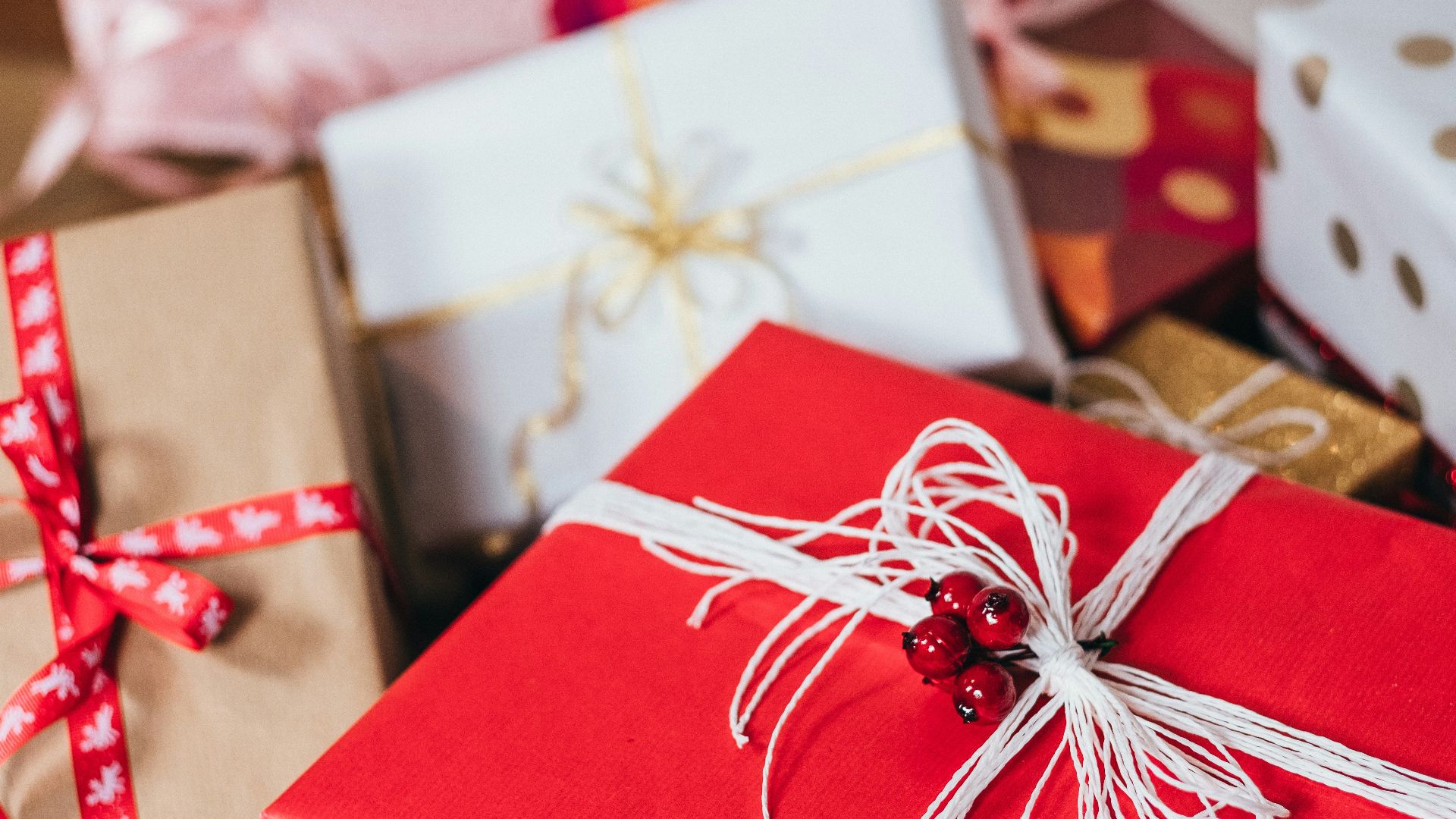 10 signs your mother-in-law is out to get you & 10 she’s on your side