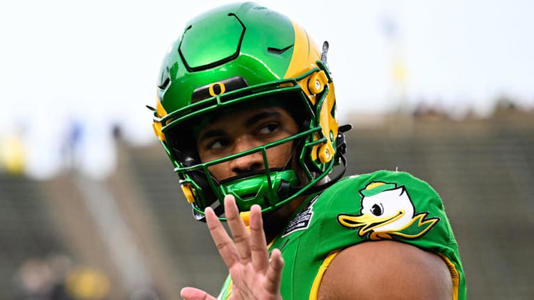 Oregon football replacing Kenyon Sadiq with another freak athlete