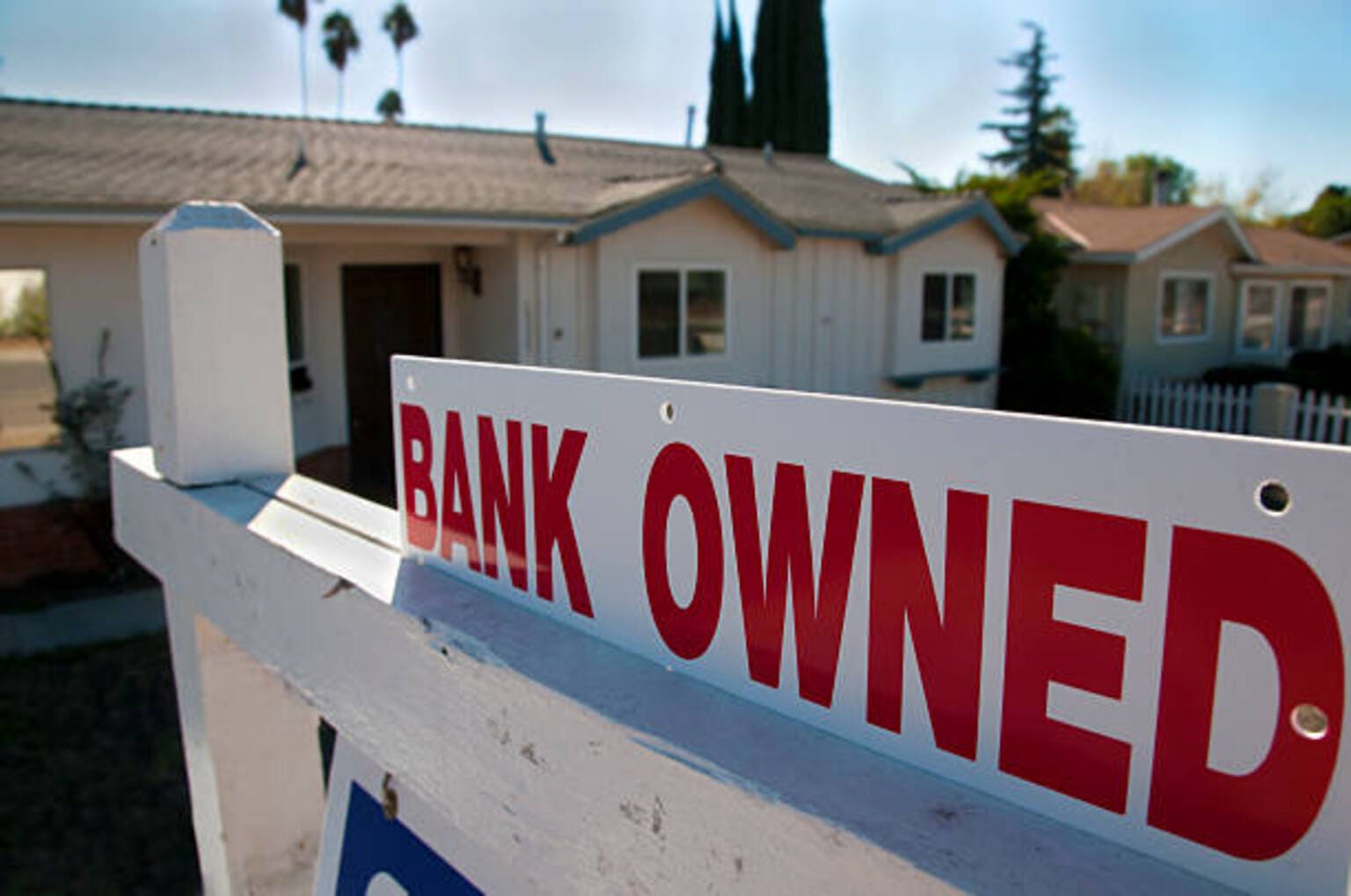 Housing slump weighs on manufacturers, but executives see signs of a turn