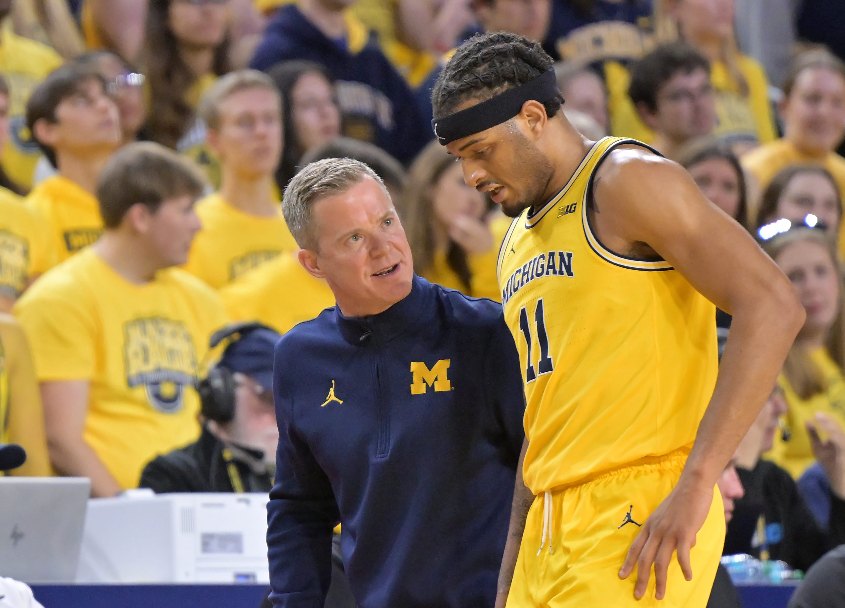 Michigan men drop from top spot in AP Top 25; Michigan State climbs