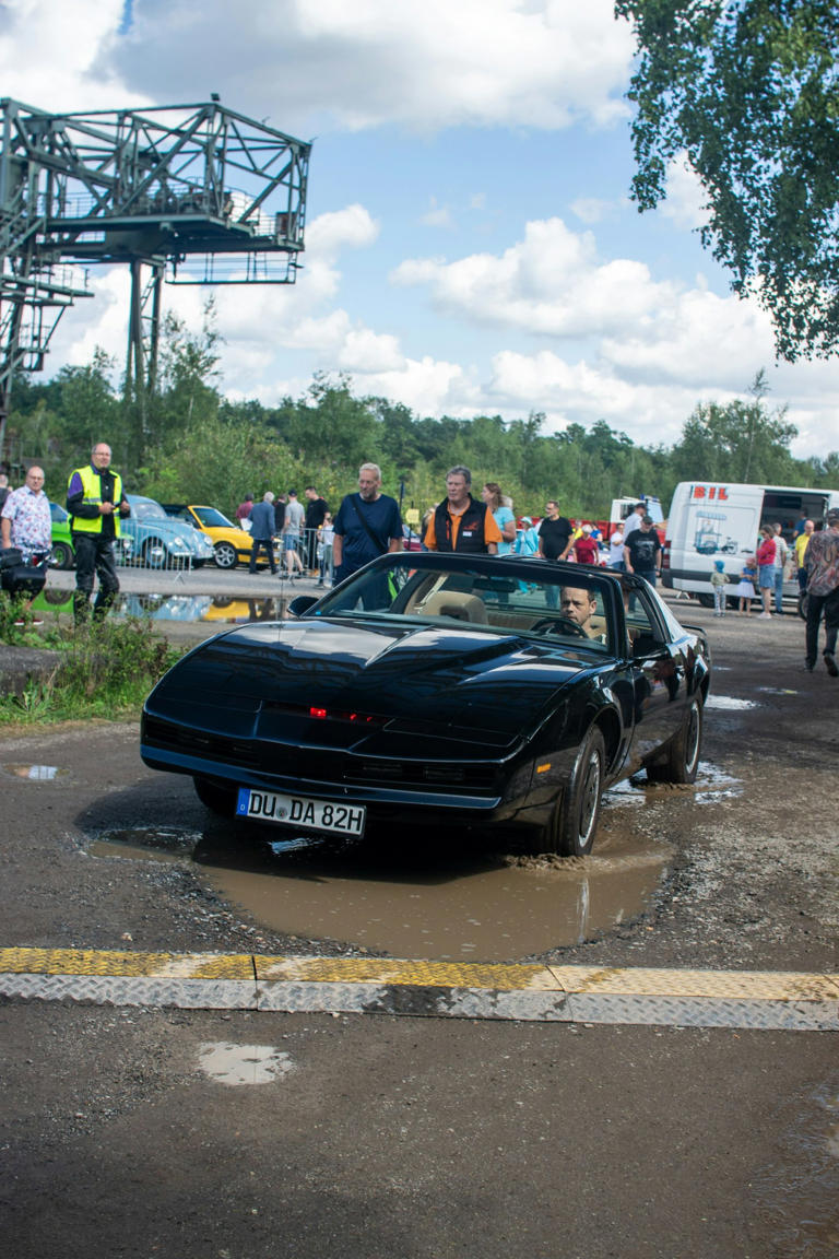 15 of the coolest vehicles driven by fictional characters