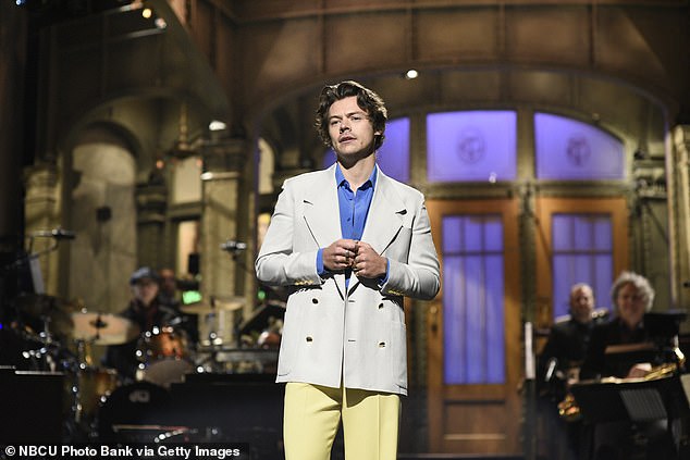 Harry Styles sends fans wild as he reveals he is hosting Saturday Night ...