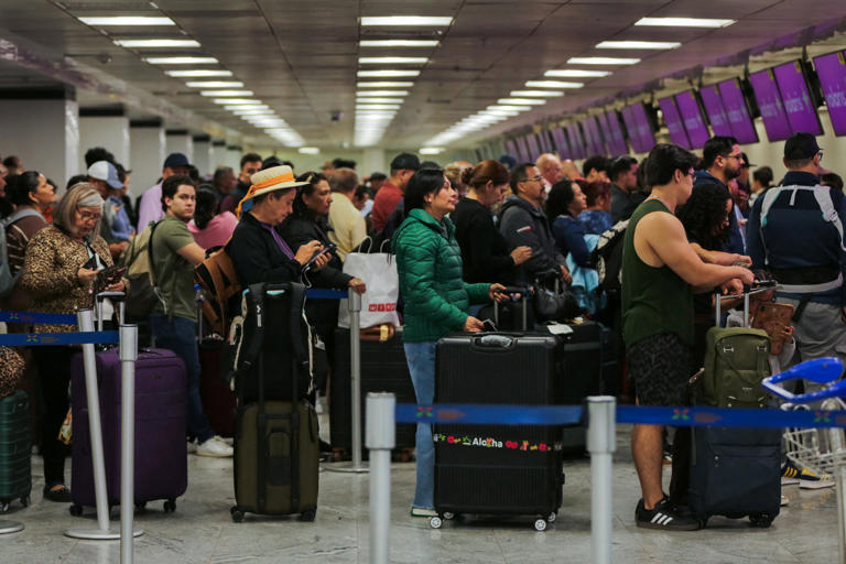 Iowan stranded in Mexico amid violence plans to stay at airport