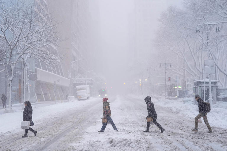 NYC slammed by 1st blizzard in a decade: See updated snowfall totals