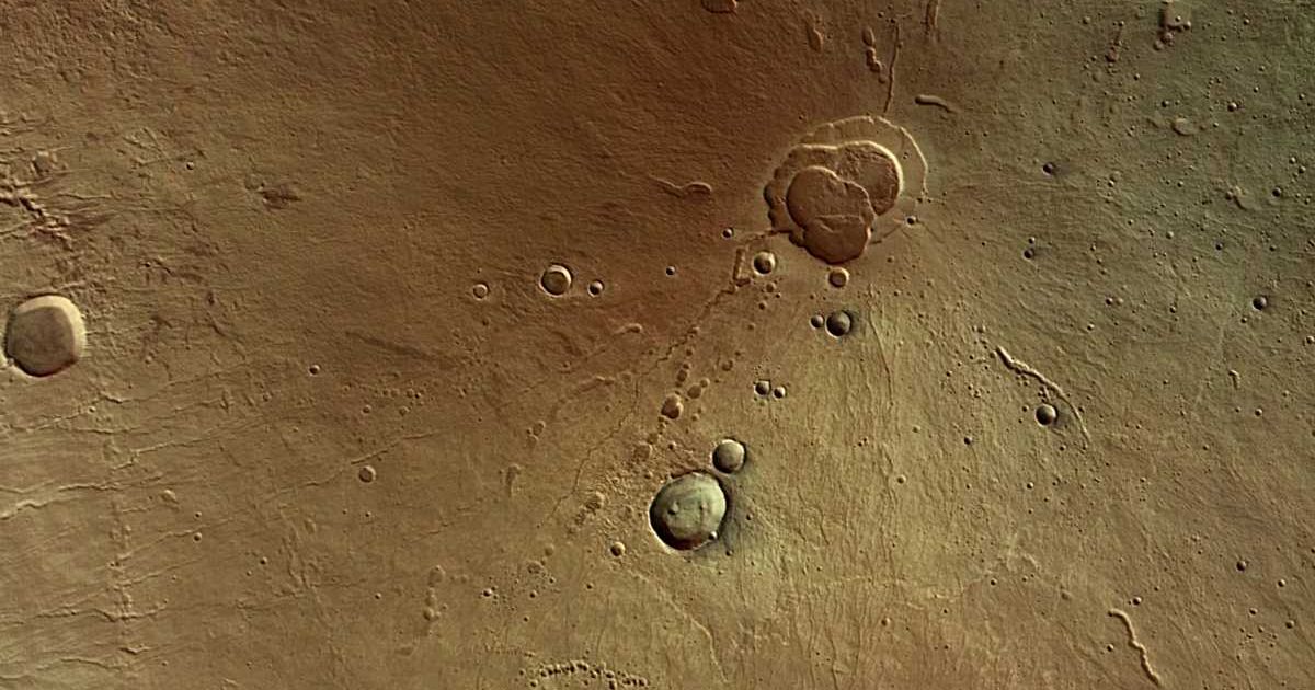 Thick layer of volcanic ash may be hiding massive glaciers on Mars