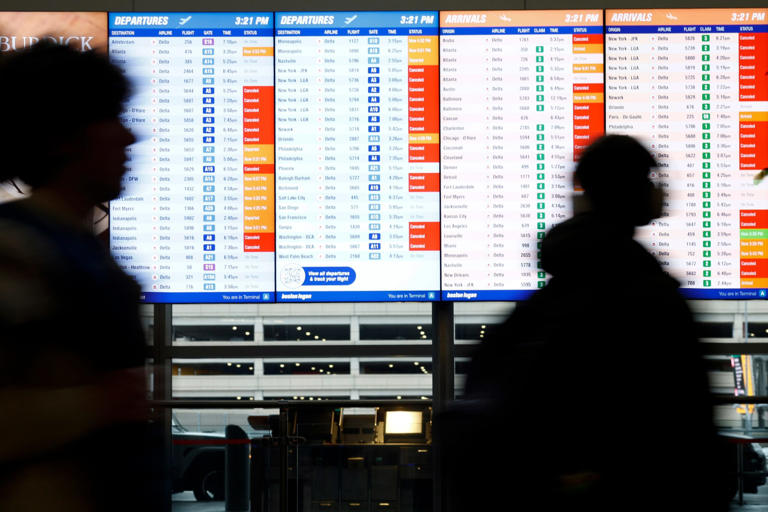 Nearly 1,000 flights cancelled at Logan Airport due to nor’easter
