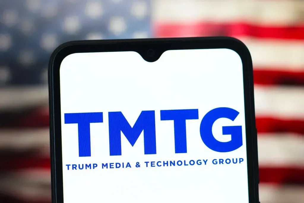 DJT stock draws bearish retail buzz on tariff turmoil and Supreme Court ...