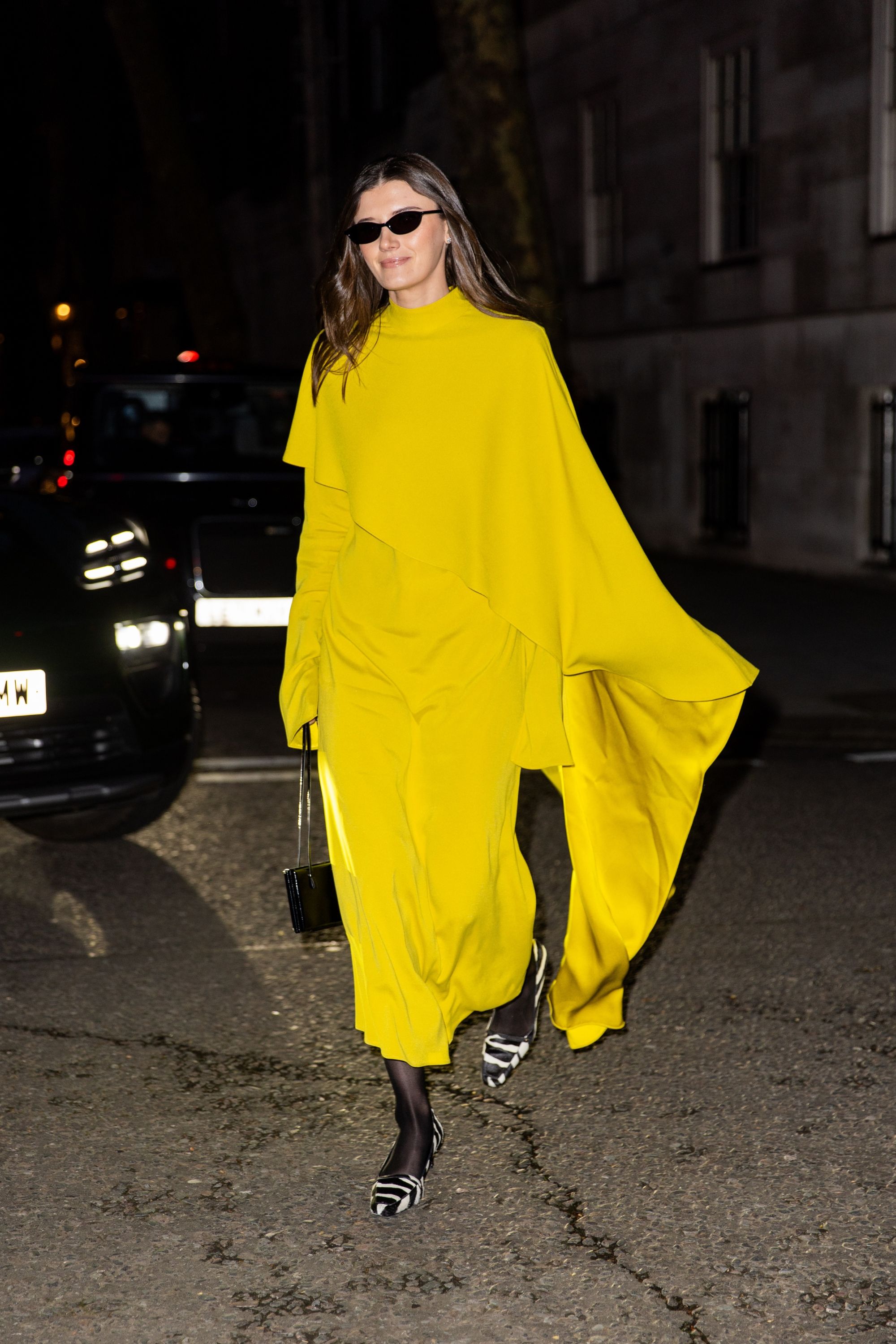 El color amarillo se combina de esta manera para lucir sofisticada en ...