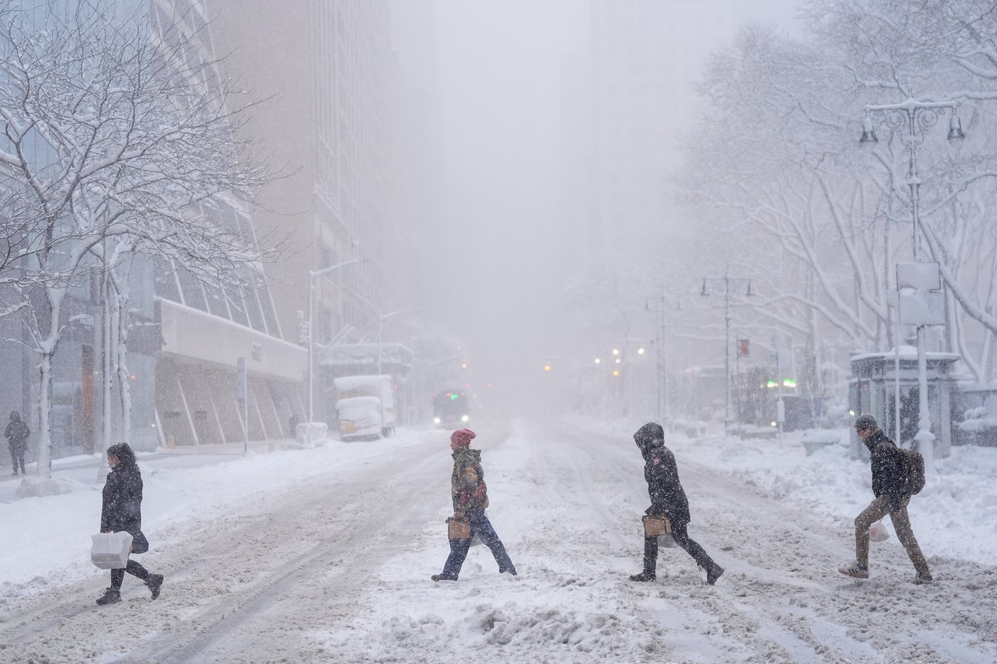 Powerful winter storm roils travel across the US, leading to thousands ...