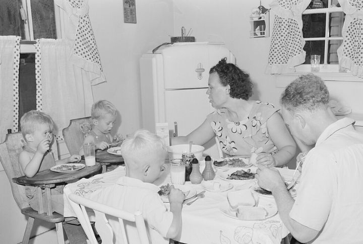 10 simple unwritten rules that shaped 1960s family life