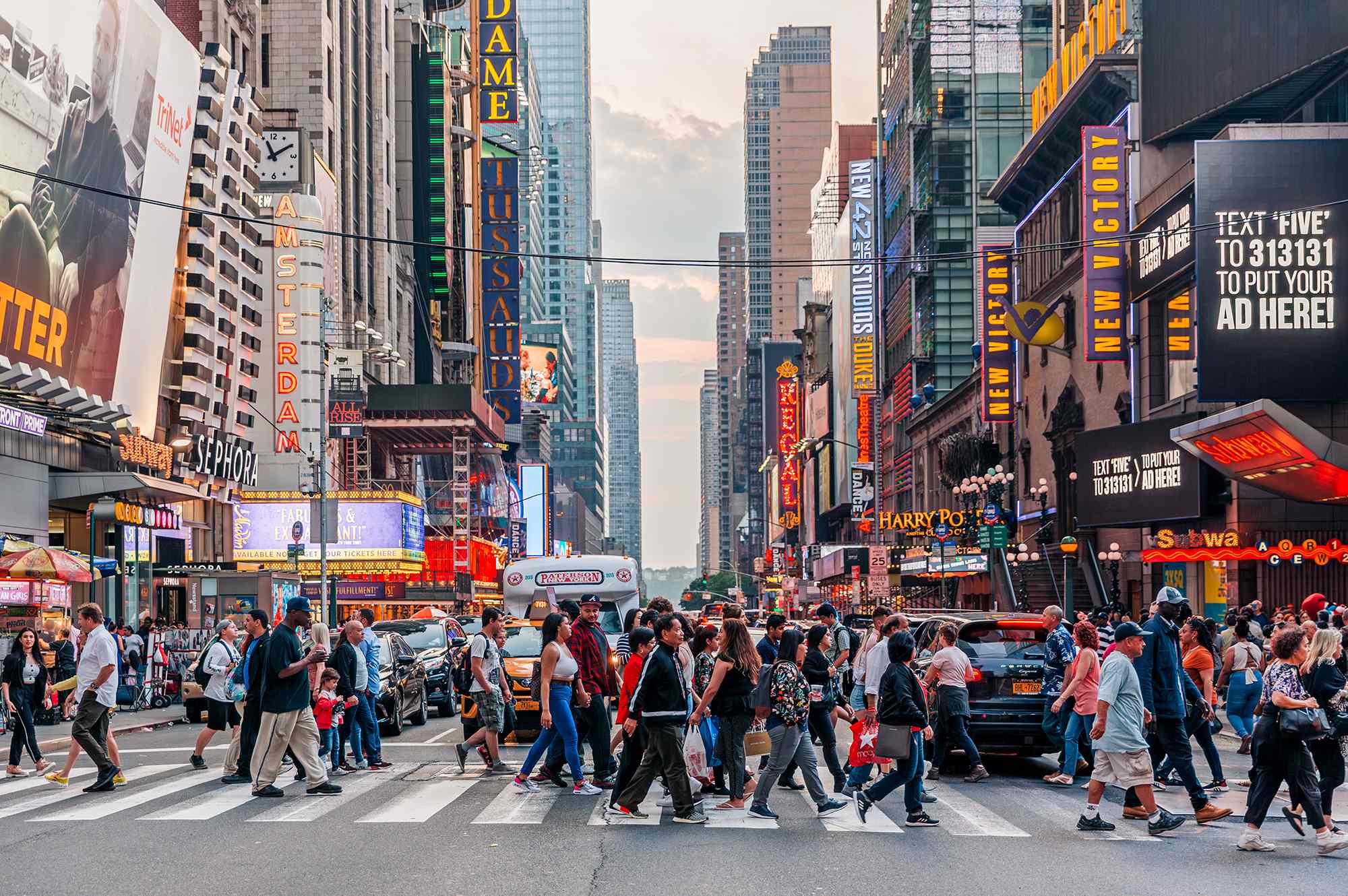 The 7 best places to eat in Times Square, according to Travel + Leisure ...