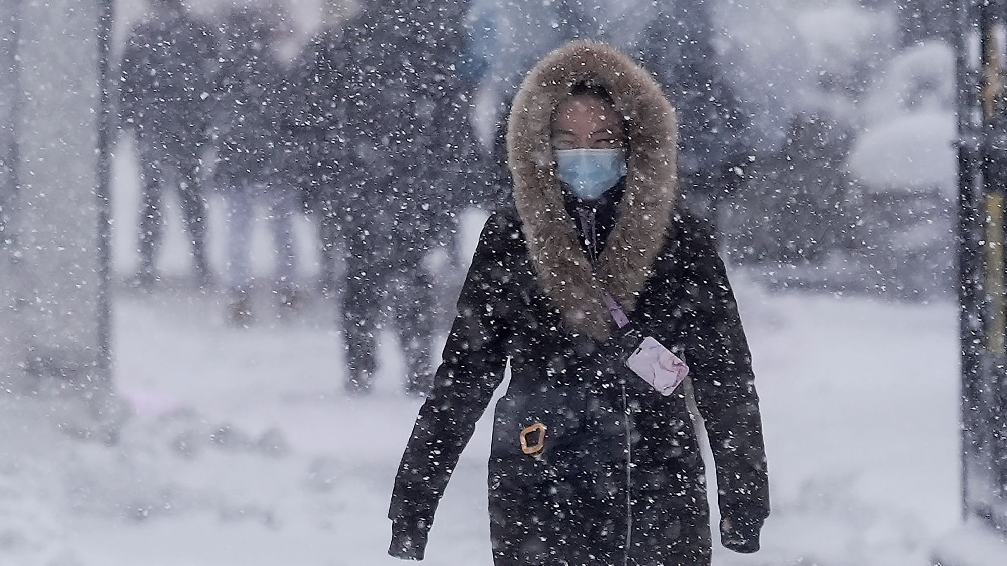 Travel ban and blizzard warnings as major storm hits north-east US