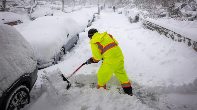 Deadly bomb cyclone drops record snowfall on Northeast, snarling travel ...