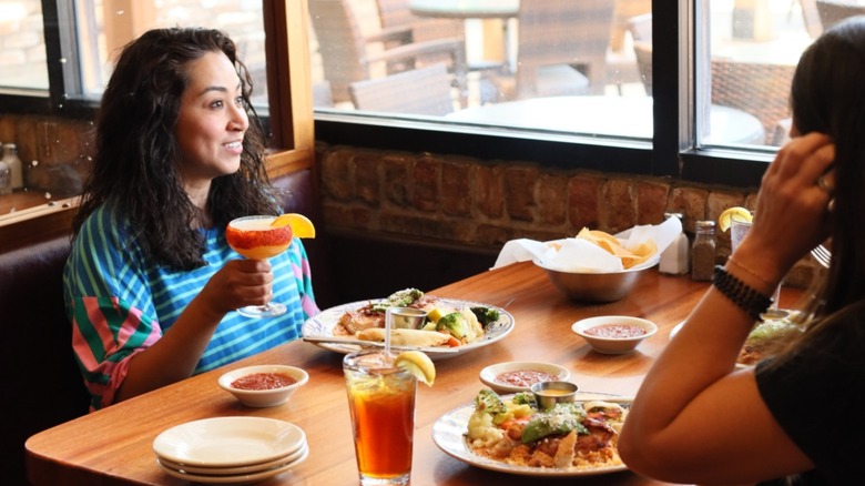 The once-popular '90s Mexican chain that serves authentic family ...