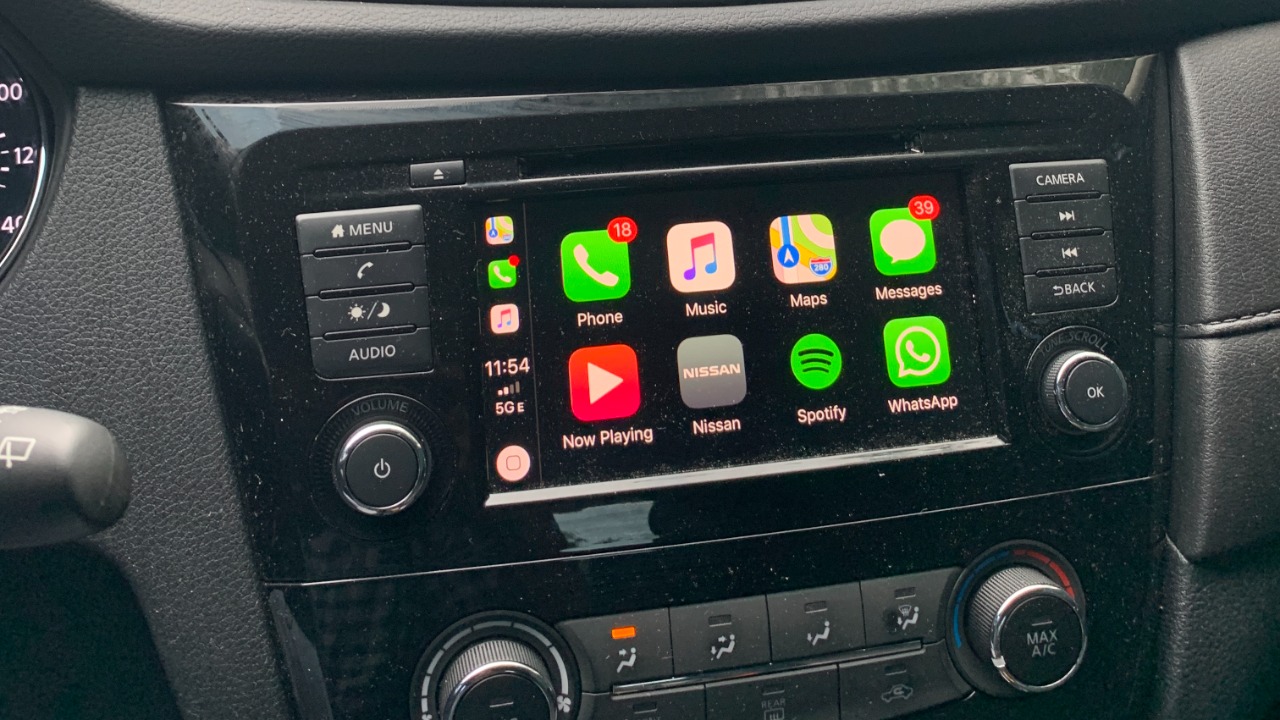 Apple CarPlay iOS 26.4 update will let drivers literally chat with ...