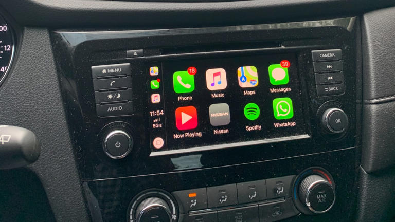 Apple CarPlay iOS 26.4 update will let drivers literally chat with ...