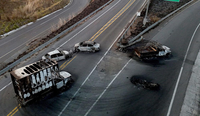 Mexico descends into violent chaos after killing of cartel leader