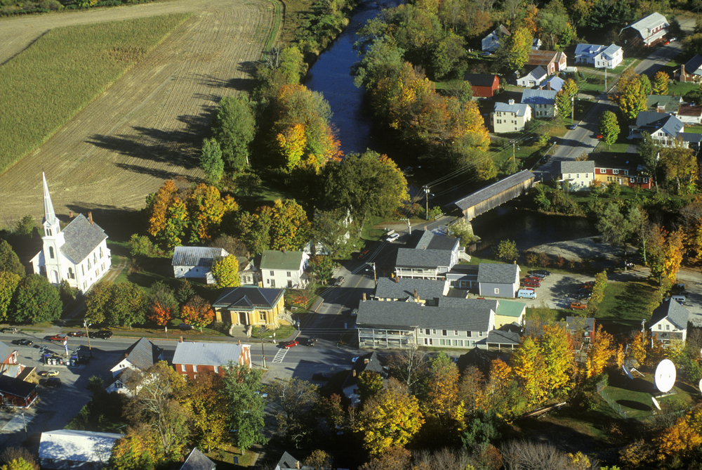 15 small towns in Vermont with covered bridges and historic general stores