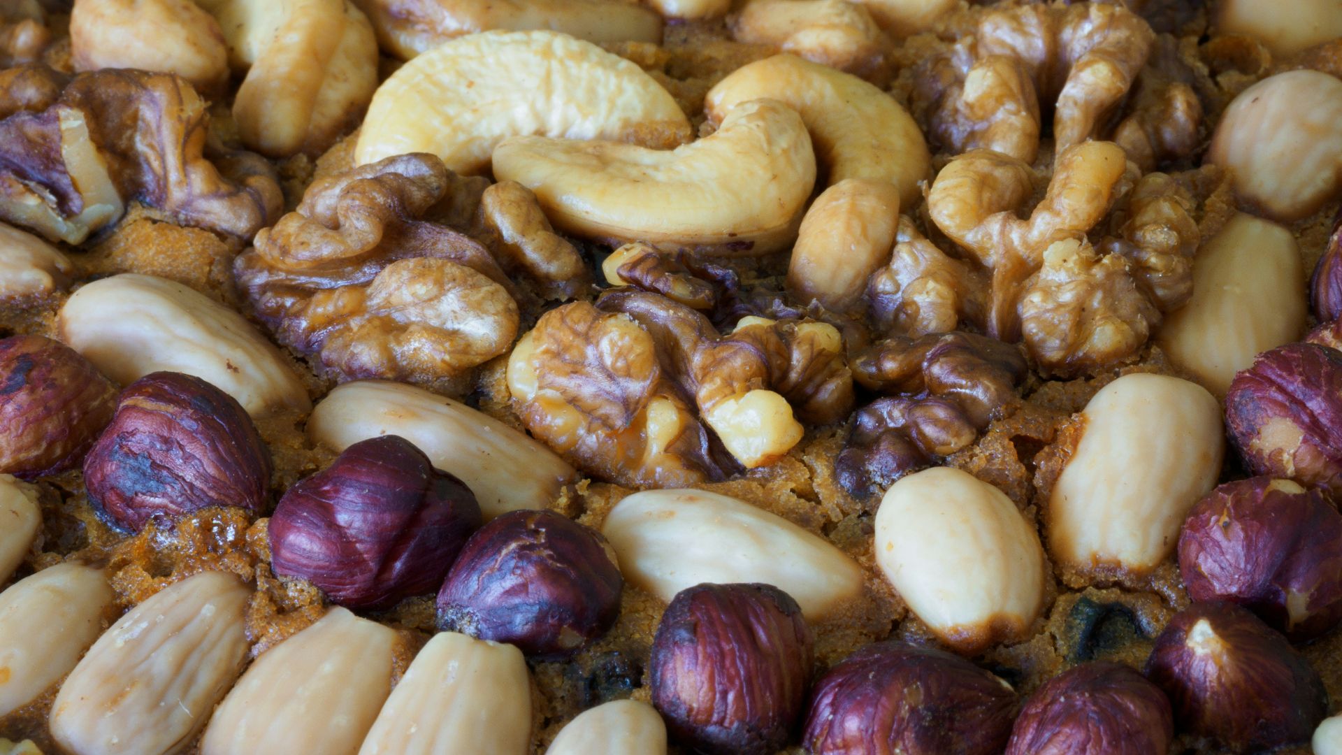 10 pantry staples people store wrong & 10 that basically never go bad