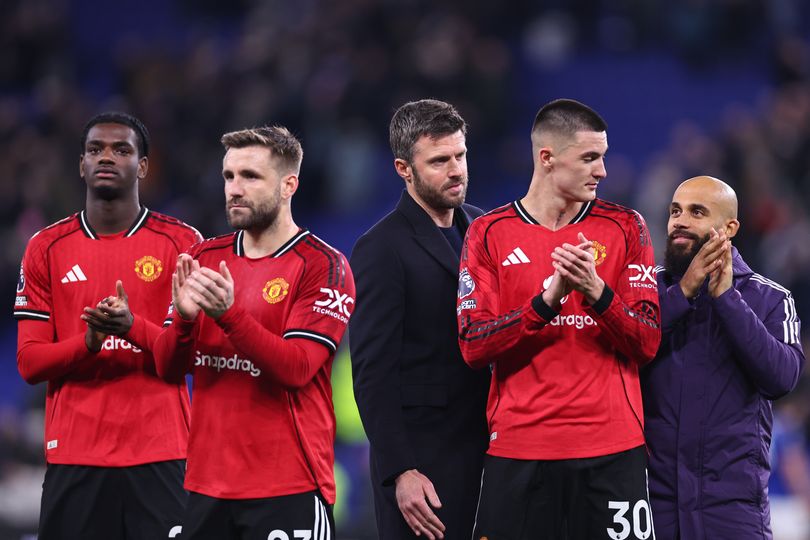 Liverpool handed Premier League blow as late goal settles stale Everton ...