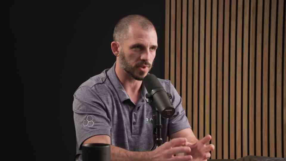 Dr. Andy Galpin talks about building muscle with Dr. Andrew Huberman