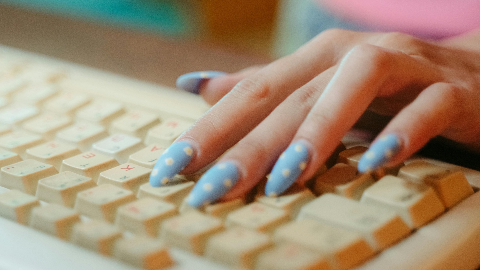 10 things that are harder to do with long nails & 10 that are easier