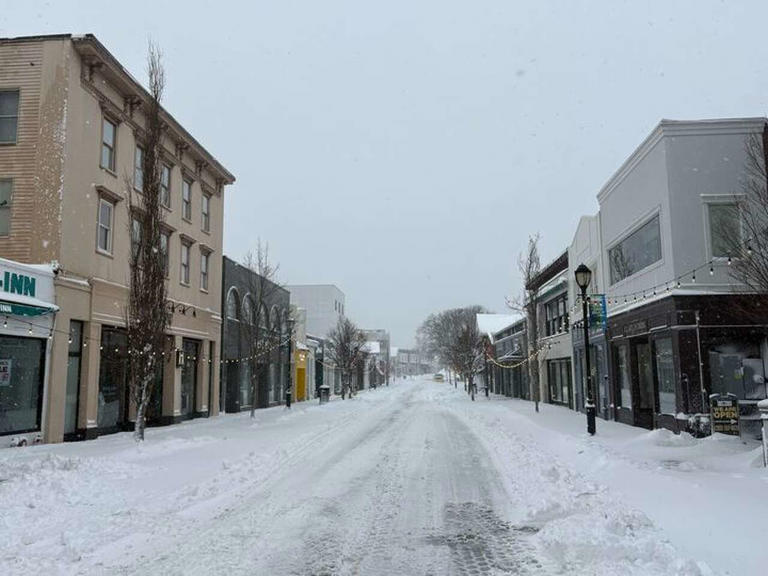 Live updates: Connecticut blizzard racks up 2 feet of snow, leaves ...