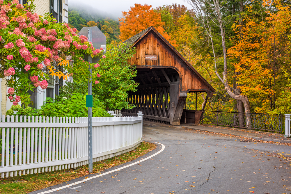 15 small towns in Vermont with covered bridges and historic general stores