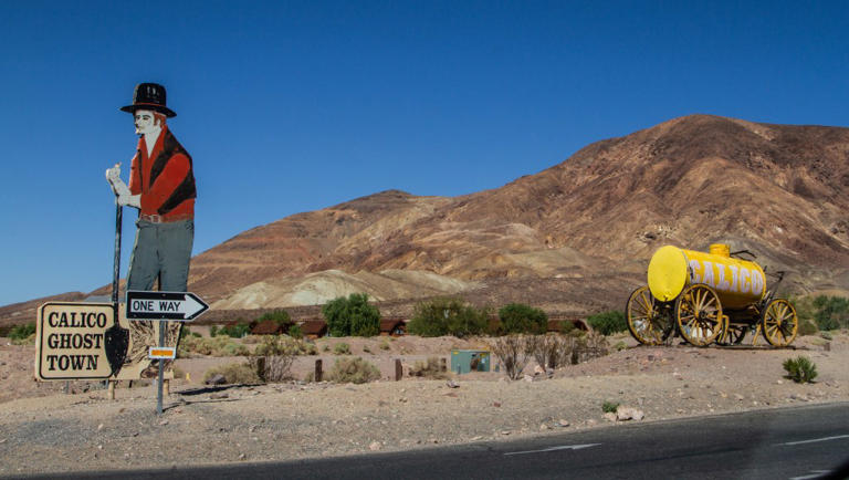 Gold rush returns to California as thousands descend on tiny ghost town
