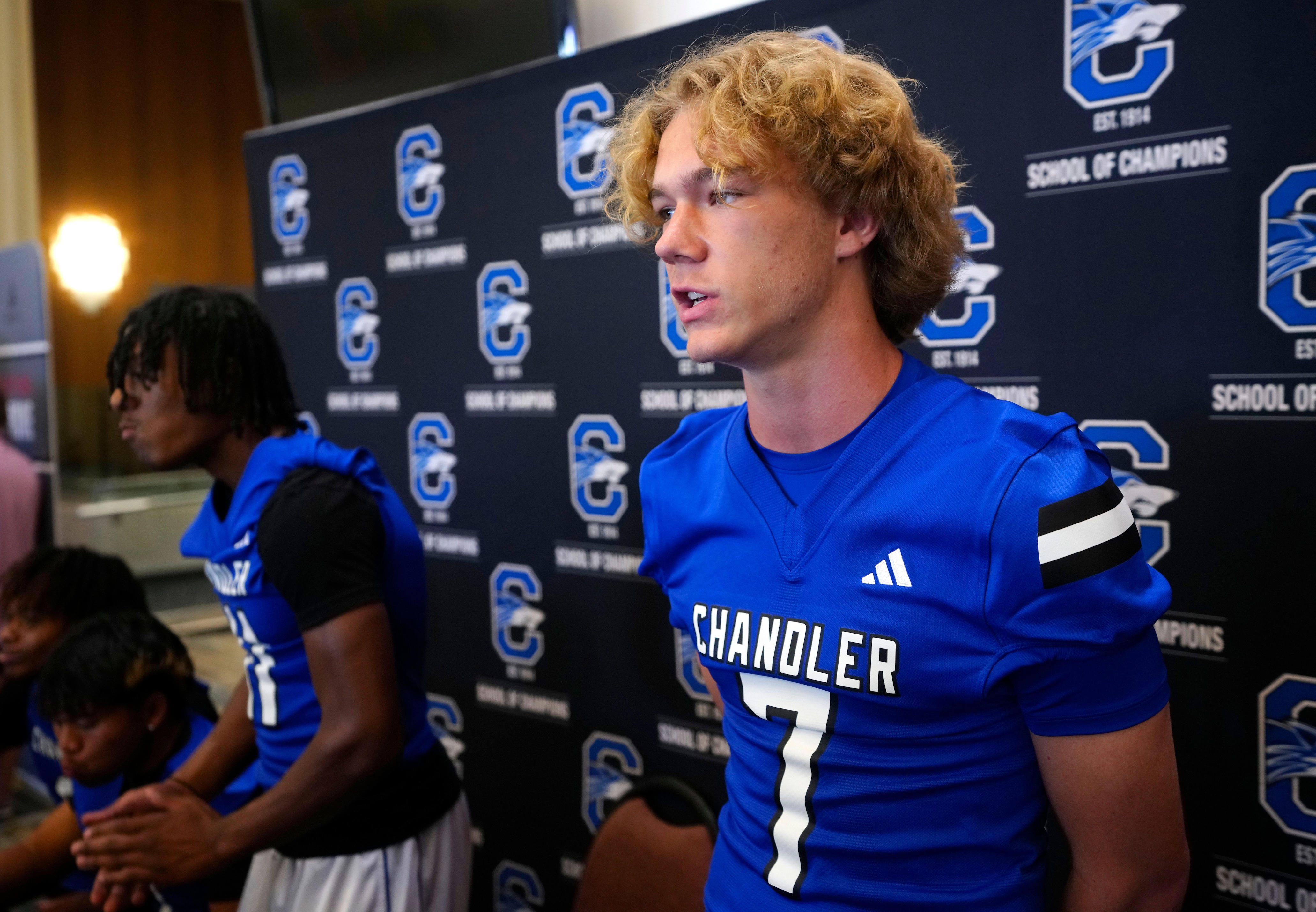 Oregon Ducks pick up predictions to land No. 1-ranked QB in 2027 class