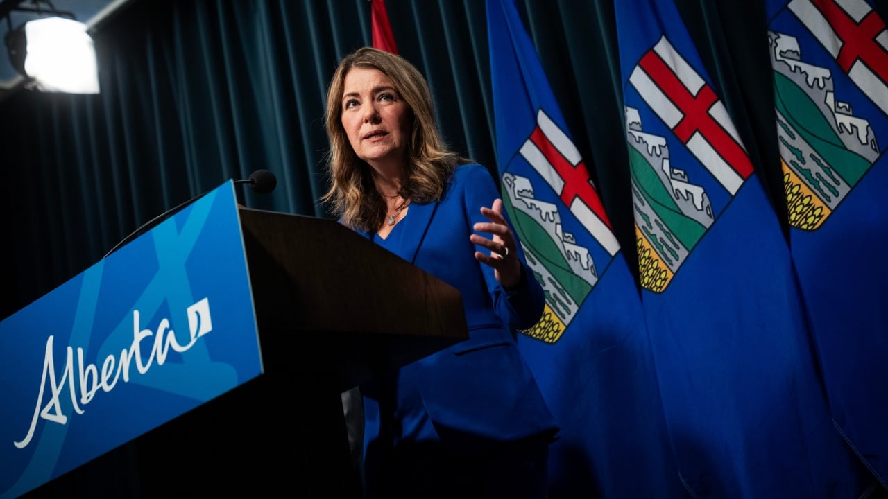Fact check: Danielle Smith’s comments on temporary residents