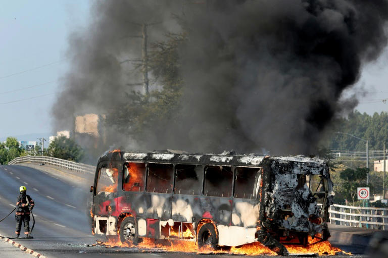 Mexico deploys 10,000 troops to end violence over drug lord's death