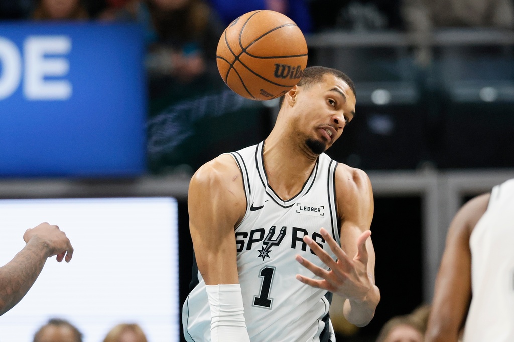 Spurs humble Pistons with 114-103 victory in potential NBA Finals preview