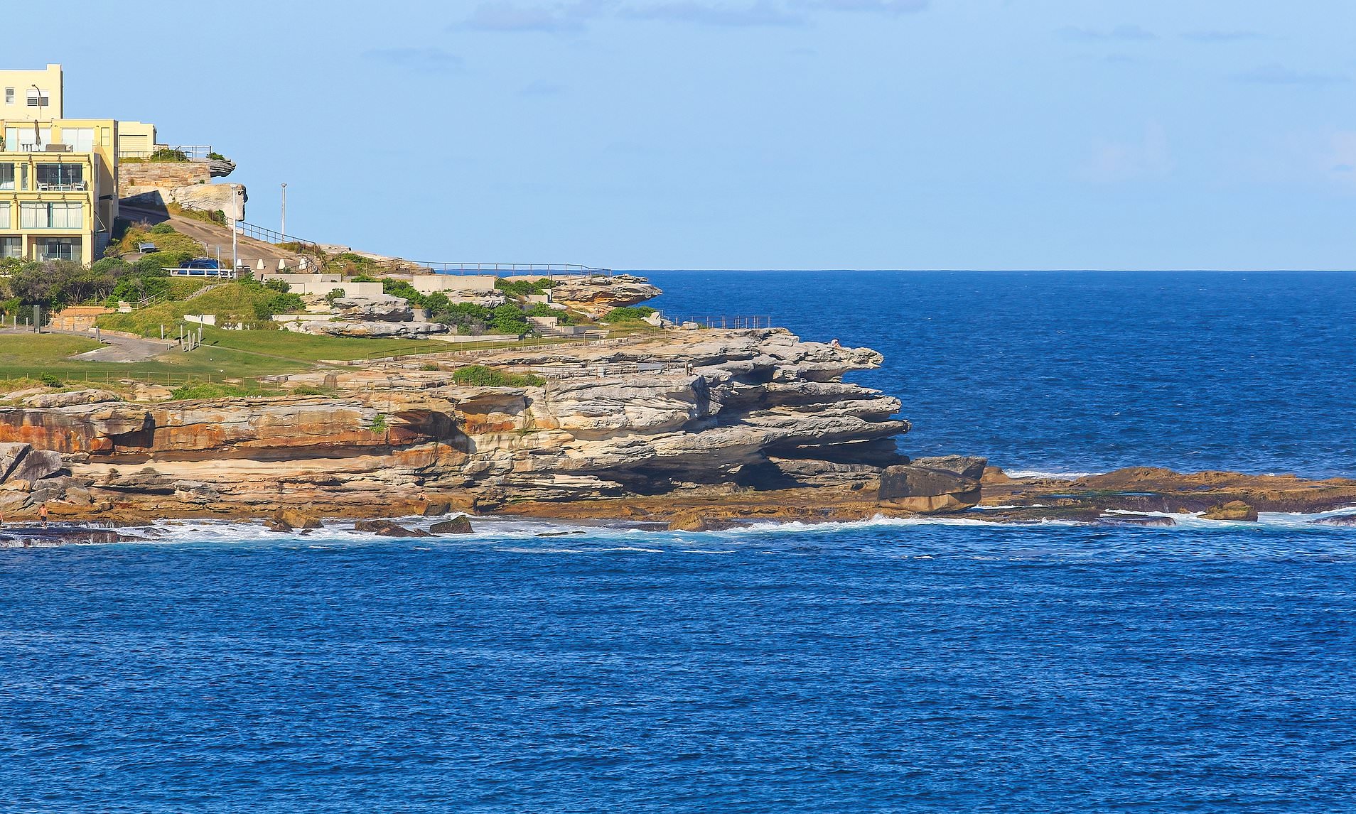 Teenager suffers horrific fall from cliff in Bondi sparking emergency ...
